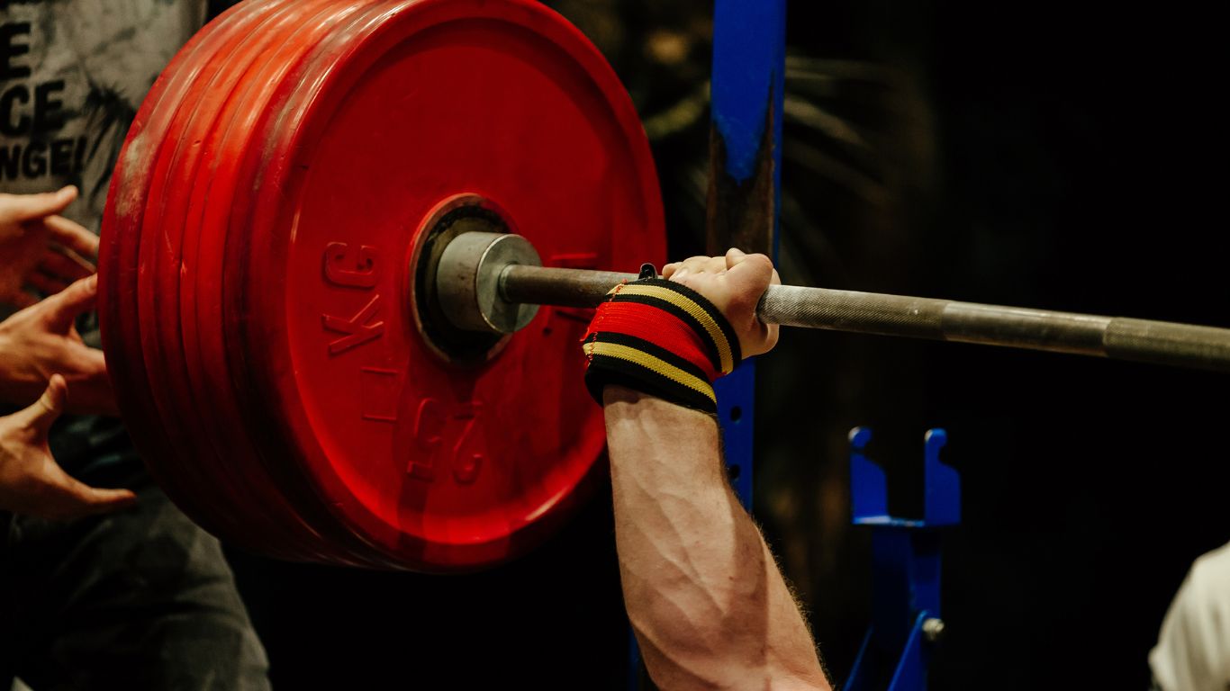 How Functional Bodybuilding Elevates Your Powerlifting Game | Thundrbro